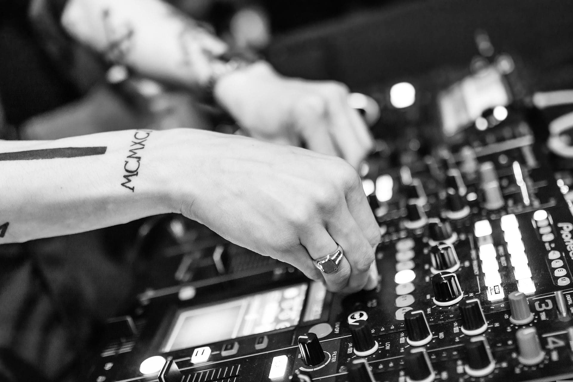 Top 10 Secrets To Become A Successful DJ | ADDICTED